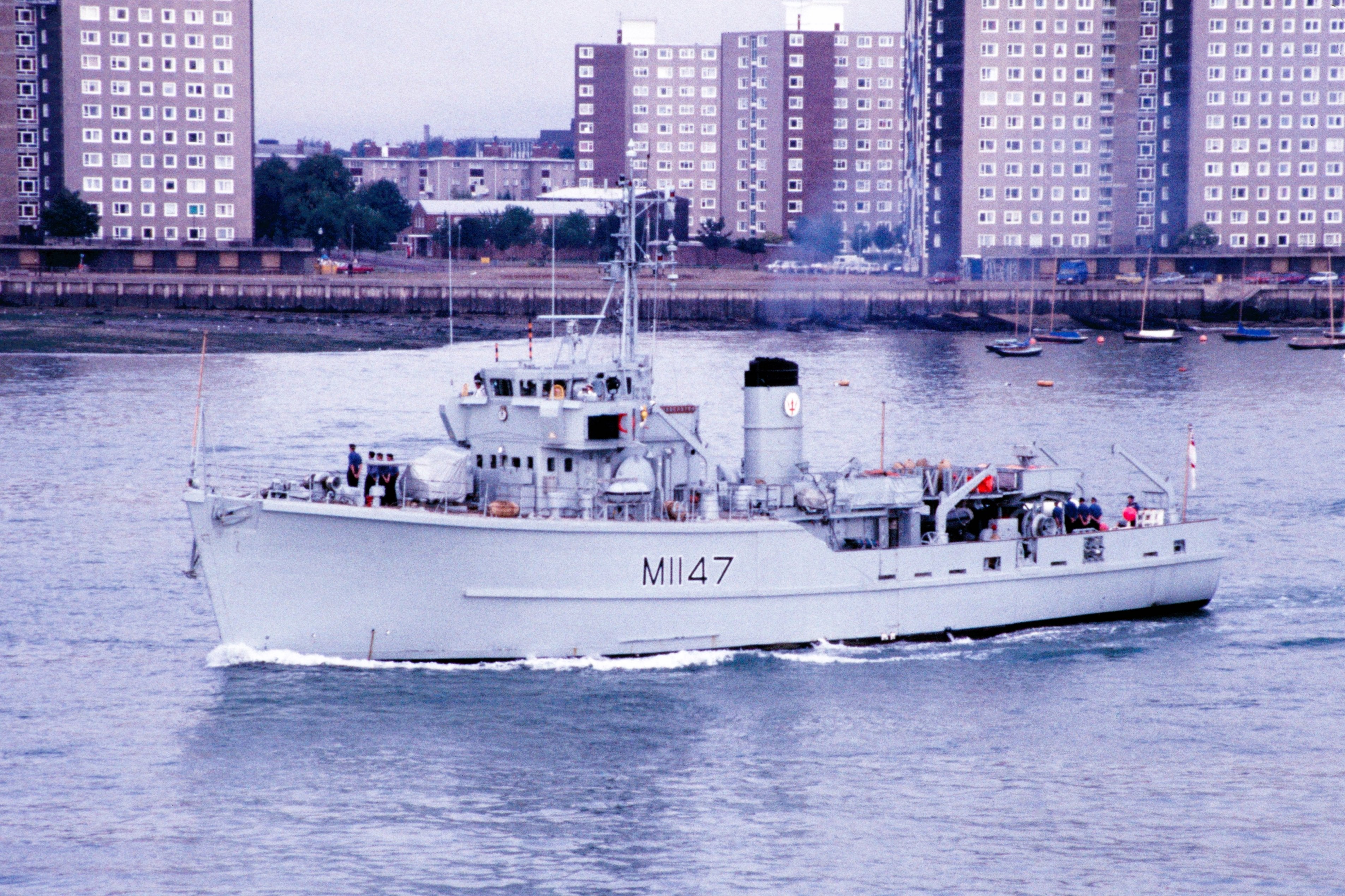 HMS Hubberston (M1147) Photo Print - Leaving Portsmouth - Royal Navy T ...