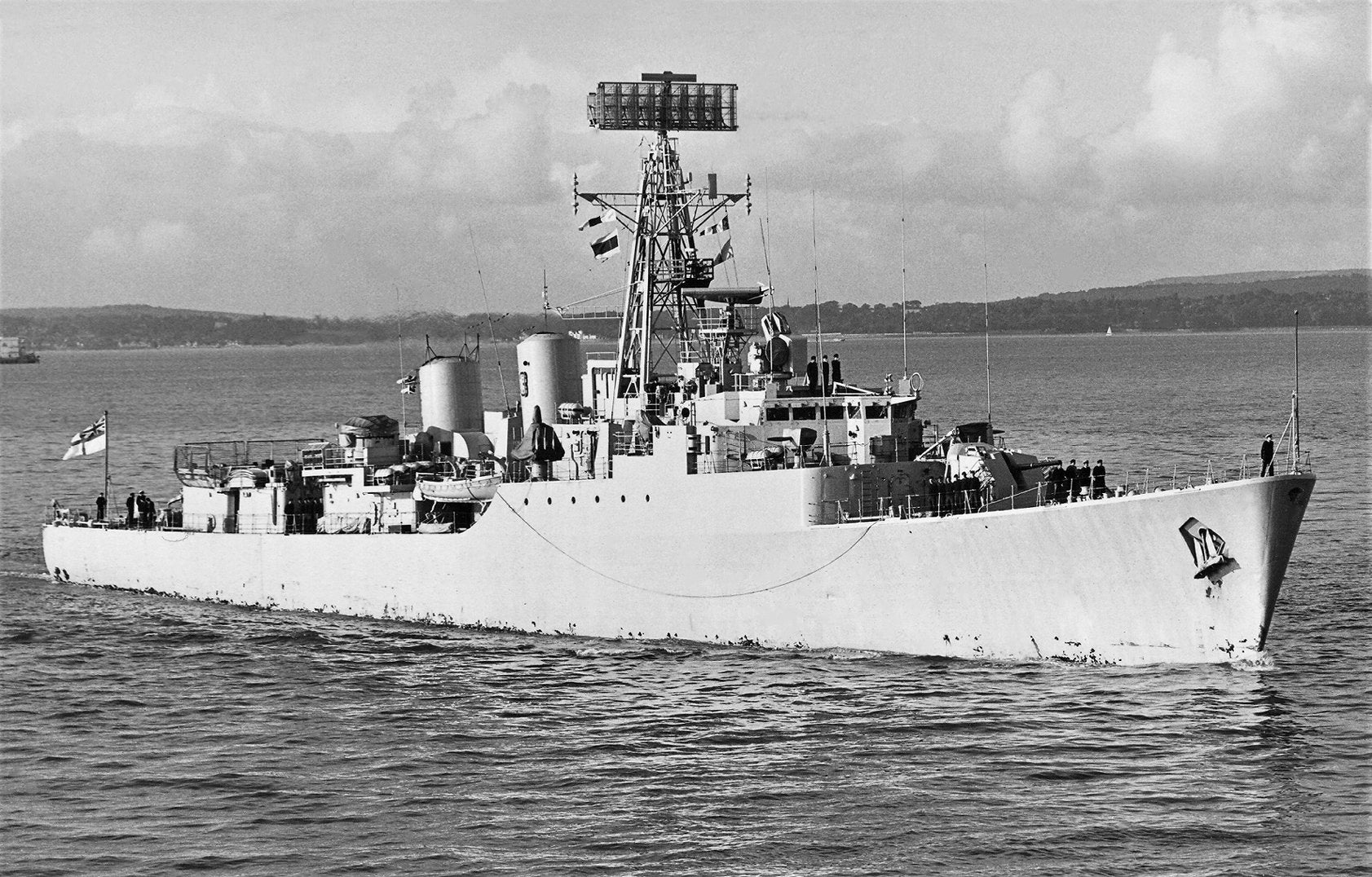 HMS Zulu (F124) - Starboard Bow View - Royal Navy Tribal Class Frigate ...
