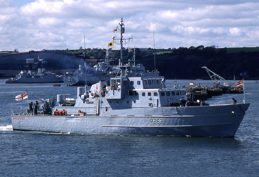 HMS Sandpiper (P263) - Starboard Side View - Royal Navy Bird Class ...