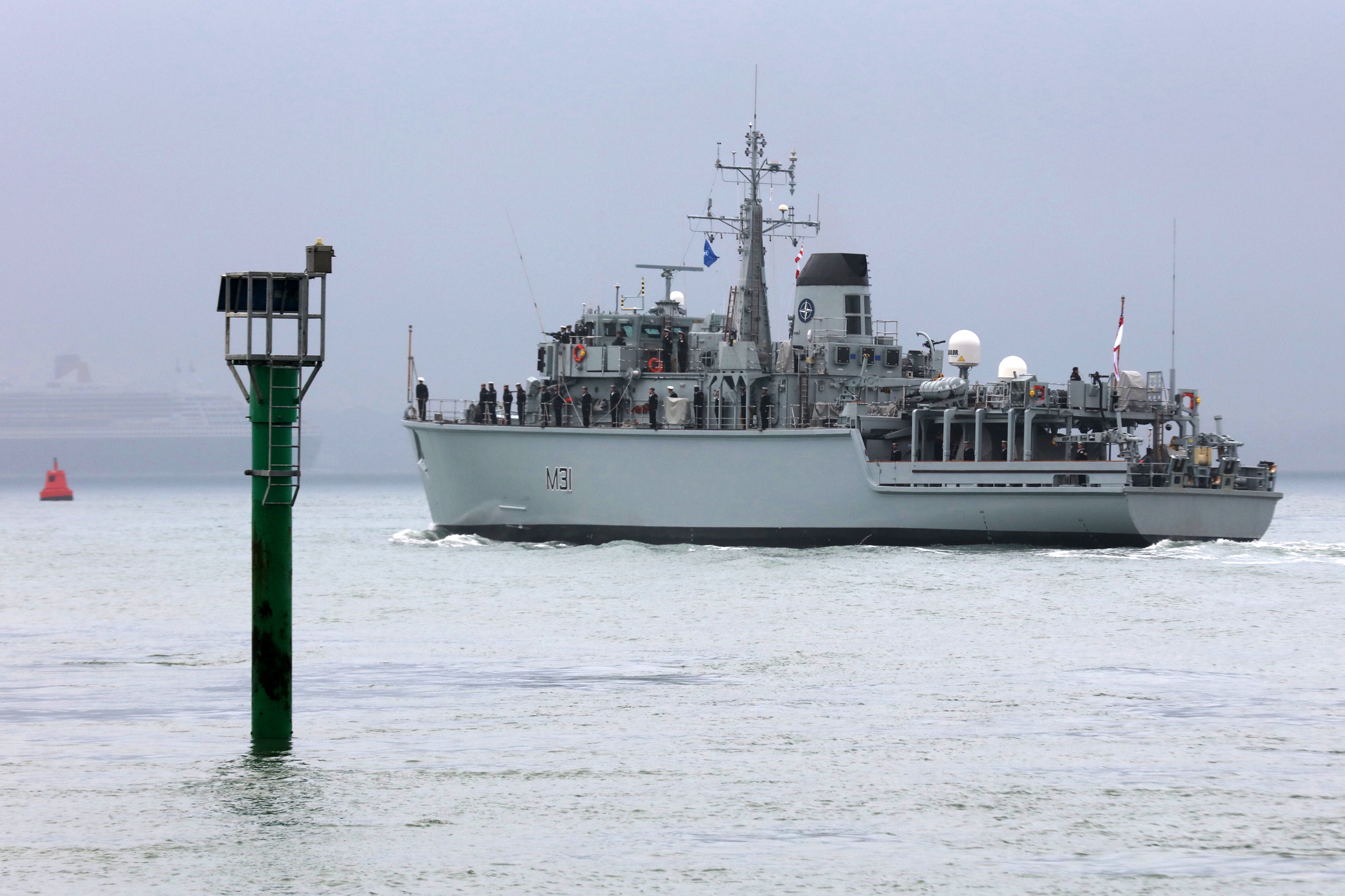 HMS Cattistock (M31) Royal Navy Hunt Class MineHunter Leaving Harbour ...
